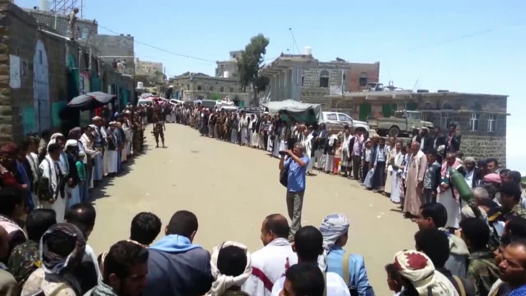 بالصور وقفة إحتجاجية في جبين ريمة للتنديد بإستمرار العدوان والحصار